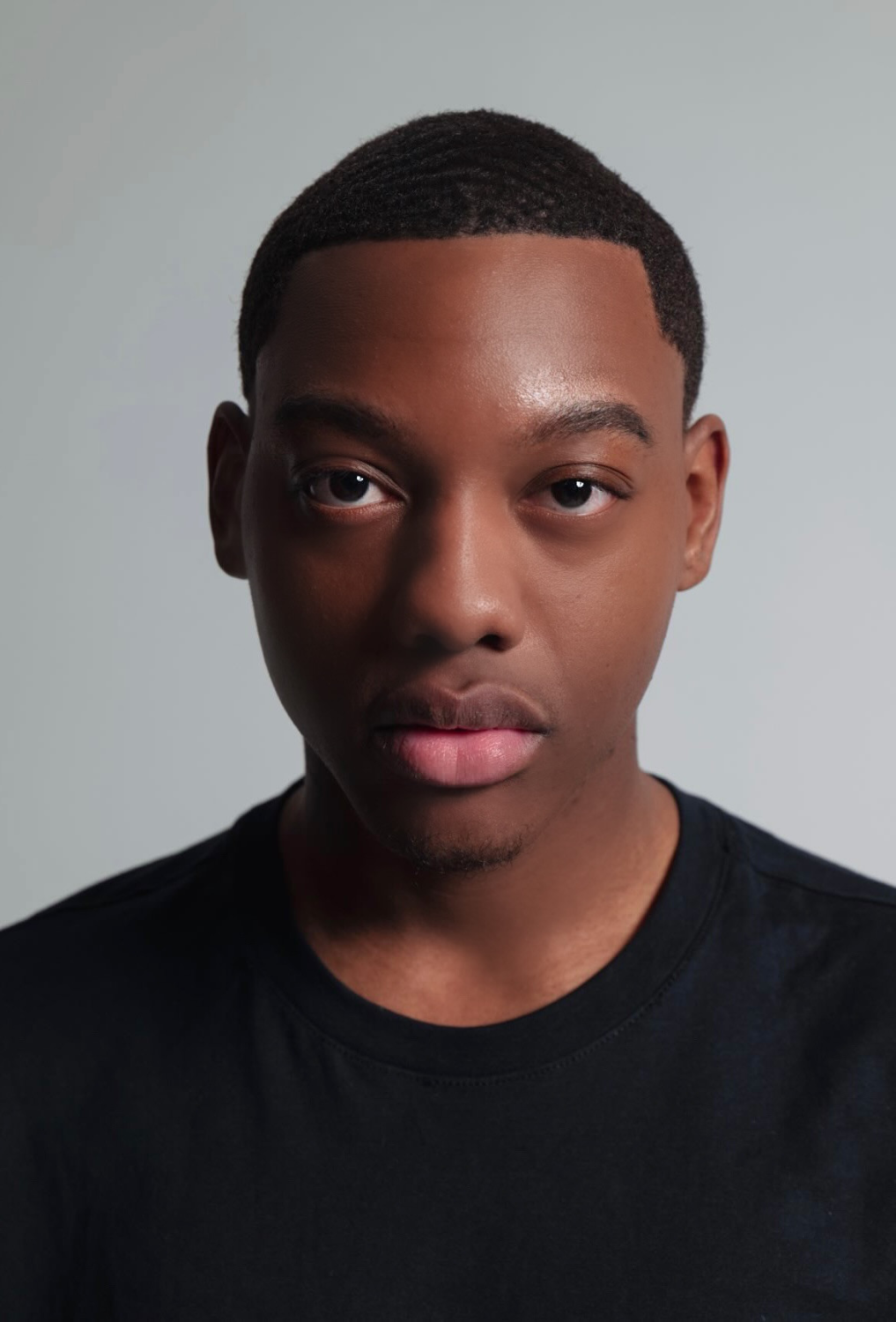 Oltre 20 migliori pose e idee per modelli maschili alla moda per il 2024